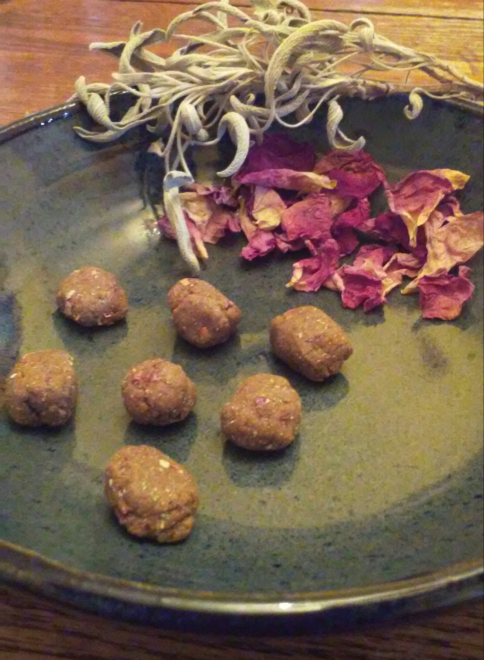 Make Your Own Herbal Lozenges/Pastilles - Mother Earth Living